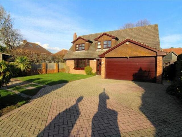4 Bedroom House Fareham Hampshire LS101200178