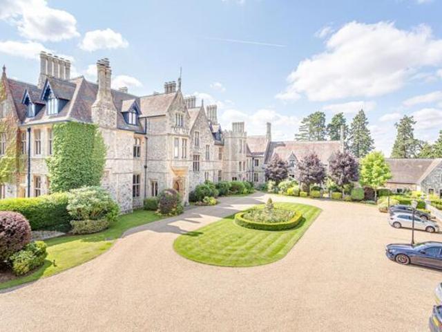 4 Bedroom House Farnham Hertfordshire 98800736
