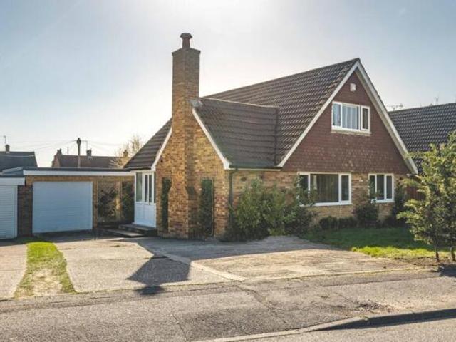 4 Bedroom House Farnham Royal Slough LS101676122