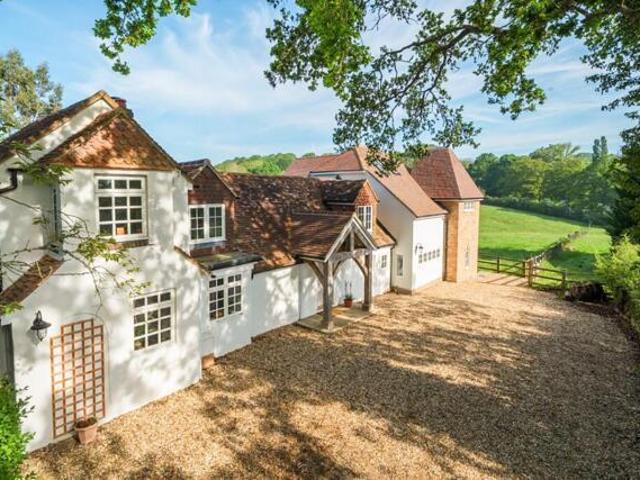 4 Bedroom House Farnham Surrey 100614770