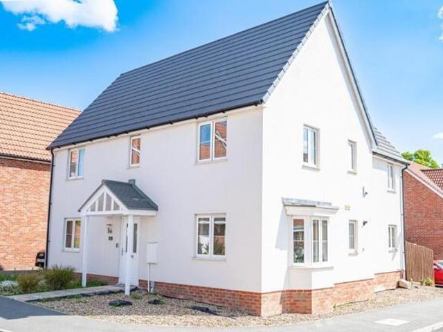4 Bedroom House Felsted Felsted LS98864593