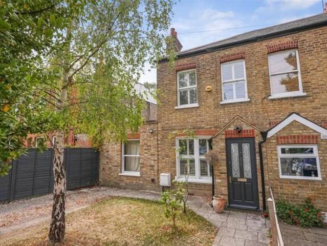 4 Bedroom House Feltham Greater London LS99608466