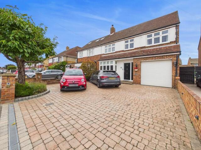 4 Bedroom House Feltham Surrey LS100917567