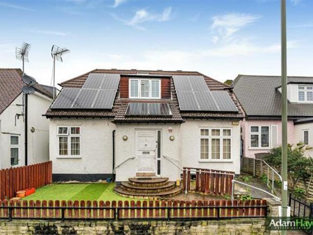 4 Bedroom House Finchley Greater London LS99774030