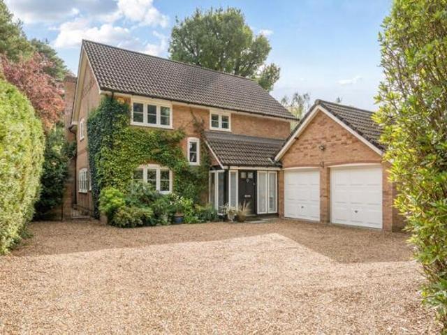4 Bedroom House Fleet Hampshire LS101025331