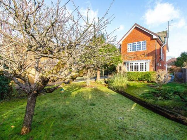 4 Bedroom House Fleet Hampshire LS99523957