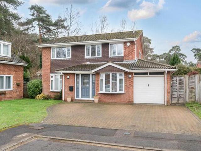 4 Bedroom House Fleet Hampshire 100540681