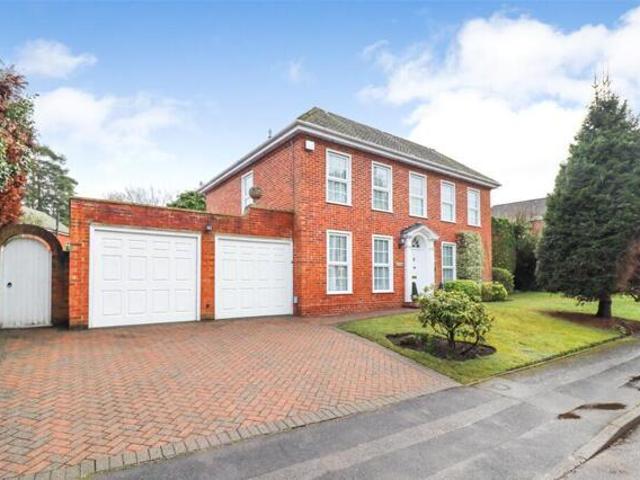 4 Bedroom House Fleet Hampshire 100649033