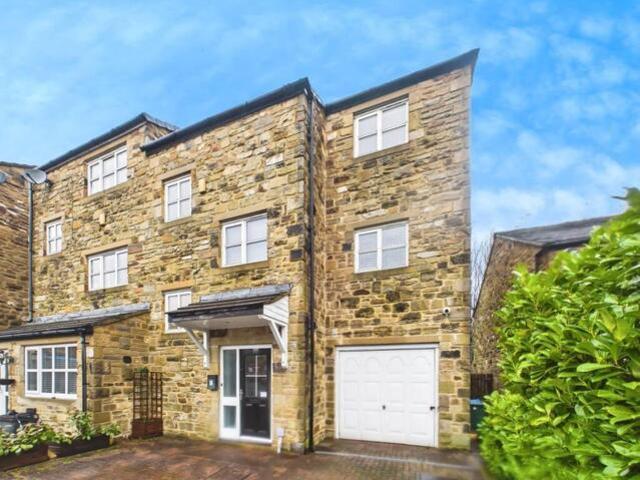 4 Bedroom House Keighley Bradford 101796973