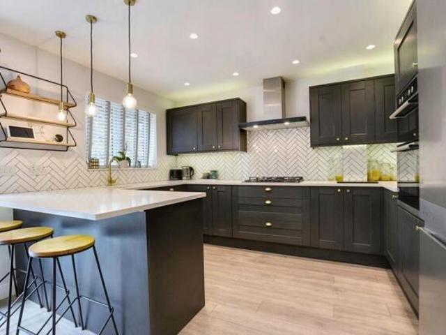 4 Bedroom House Kent Kent LS98648935