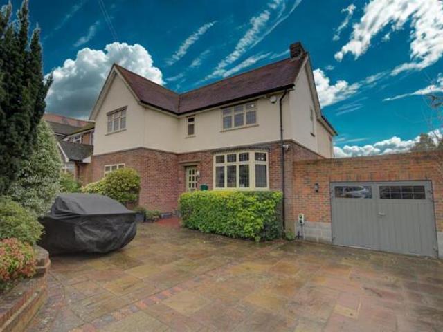 4 Bedroom House Kent Kent LS98969332