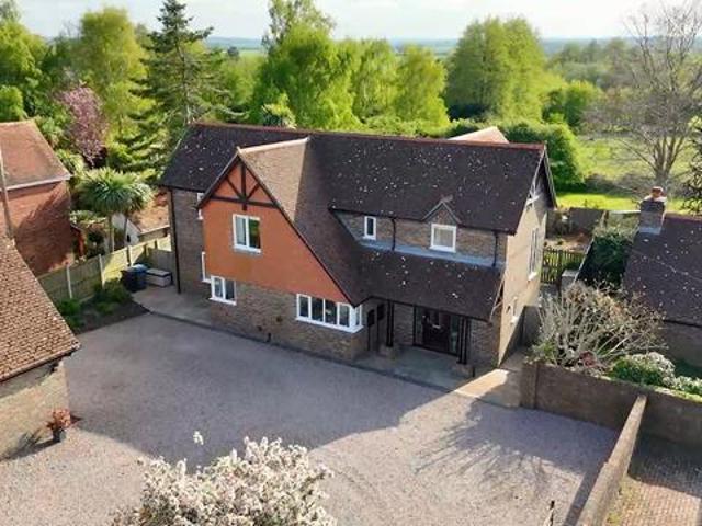 4 Bedroom House Kent Kent 100158618