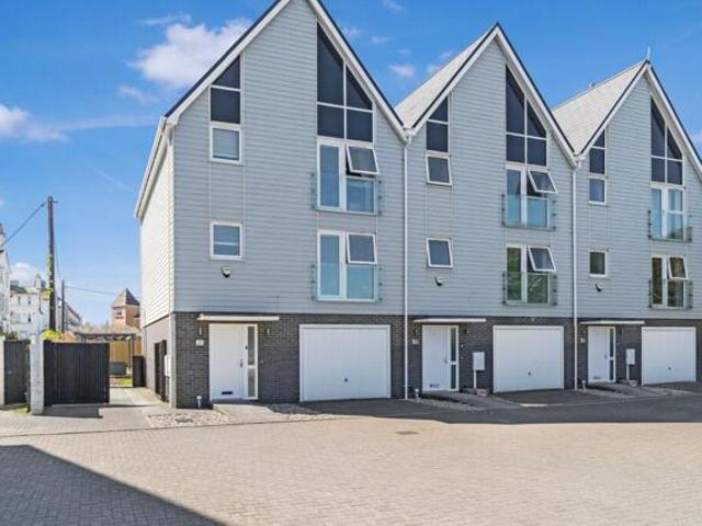 4 Bedroom House Kent Kent 101678557
