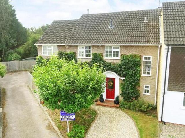 4 Bedroom House Kibworth Kibworth LS100578997
