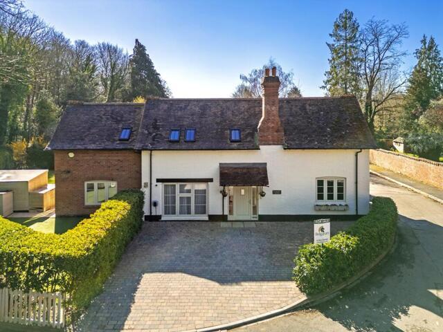 4 Bedroom House Kings Worthy Hampshire 100579084