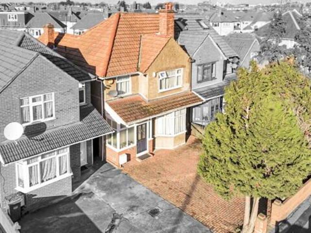 4 Bedroom House Hounslow Greater London 99986125