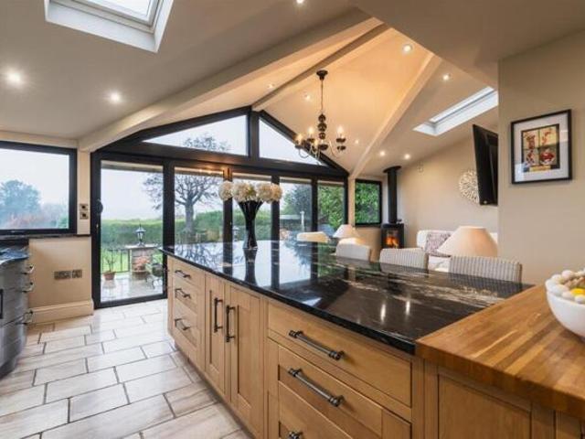 4 Bedroom House Holmesfield Holmesfield 101678162
