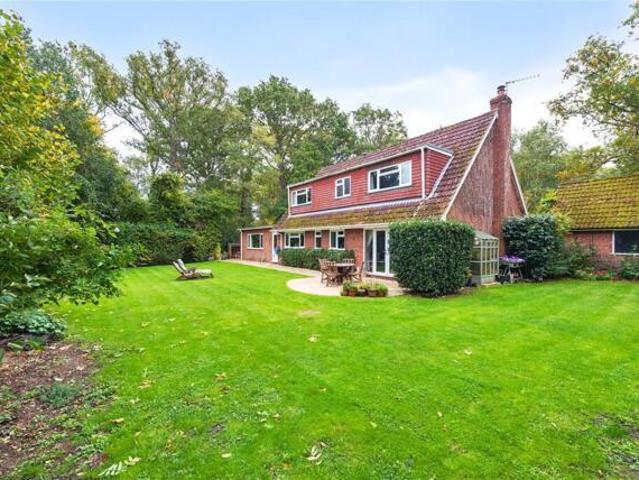 4 Bedroom House Hook Hampshire LS100456879