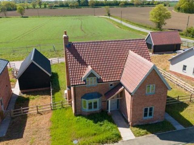 4 Bedroom House Horham Horham LS101674924