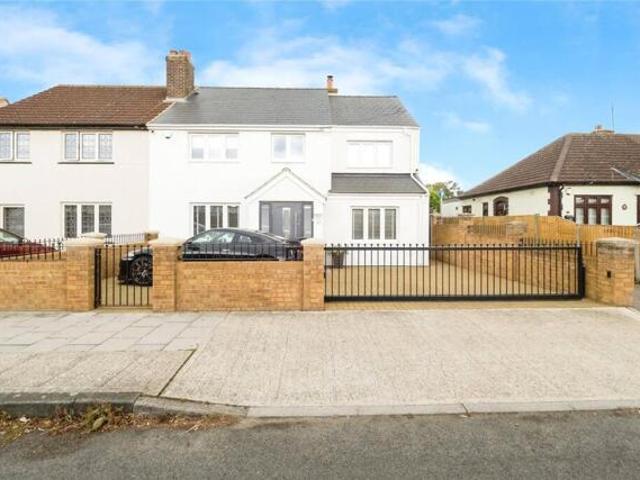 4 Bedroom House Hornchurch Greater London 96439181