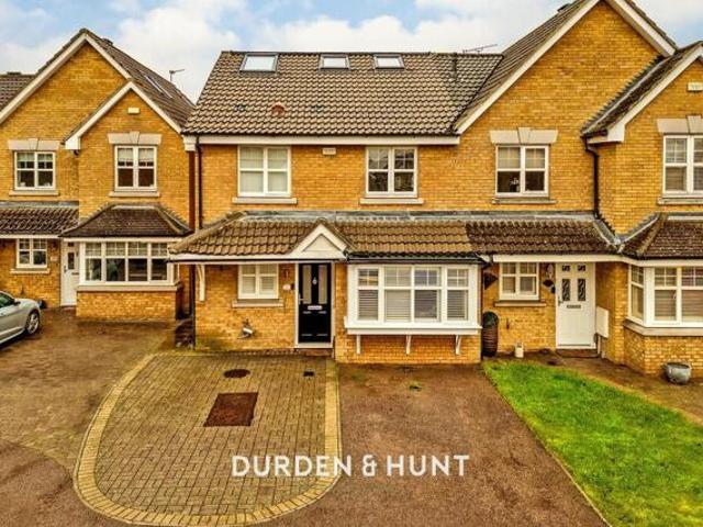 4 Bedroom House Hornchurch Greater London 98205063