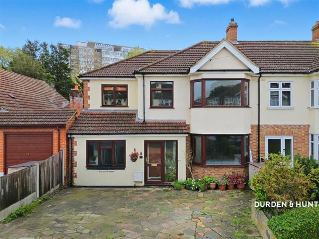 4 Bedroom House Hornchurch Greater London 99952351