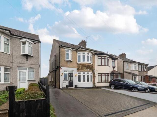 4 Bedroom House Hornchurch Greater London 100540789