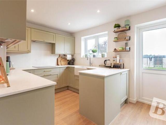 4 Bedroom House Hornchurch Greater London 100854749