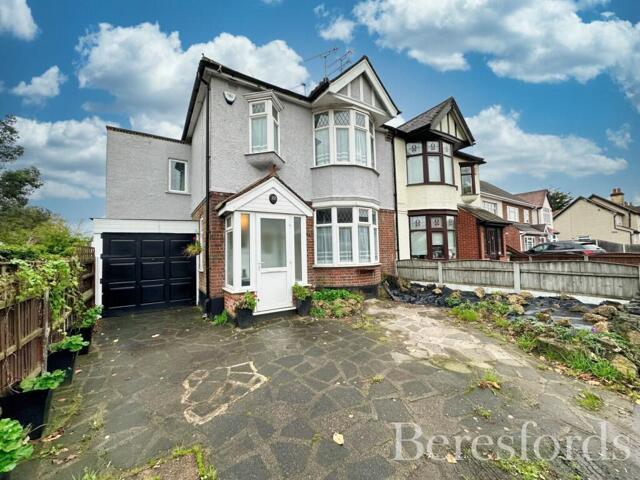 4 Bedroom House Hornchurch Greater London RM11 85625841