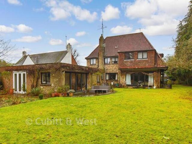 4 Bedroom House Horsham West Sussex 99895358