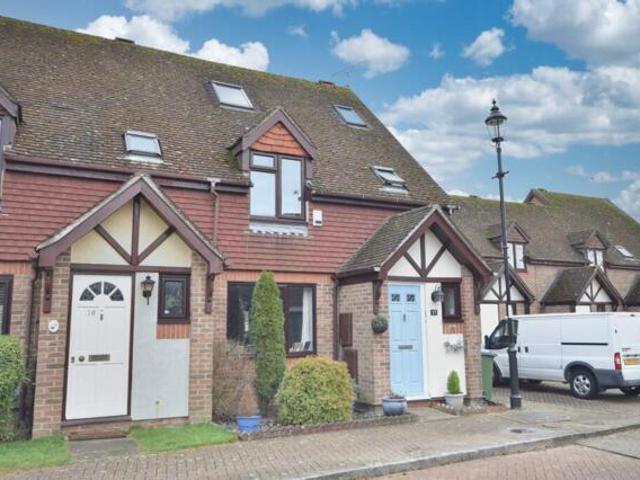 4 Bedroom House Horsham West Sussex LS98903312