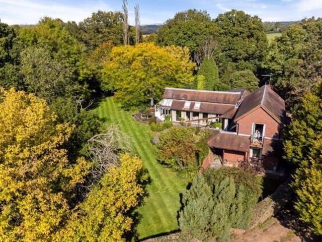 4 Bedroom House Horsham West Sussex LS99952061