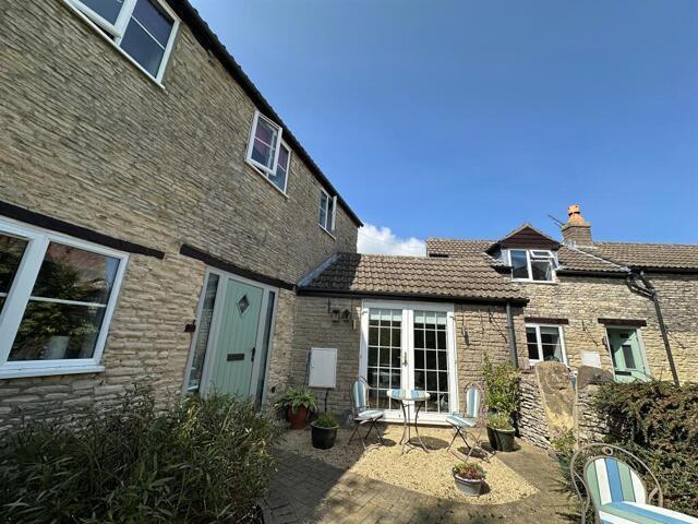 4 Bedroom House Hawkesbury Upton Hawkesbury Upton 99315403