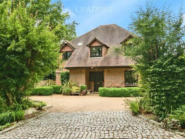 4 Bedroom House Hambrook Hambrook LS99437104