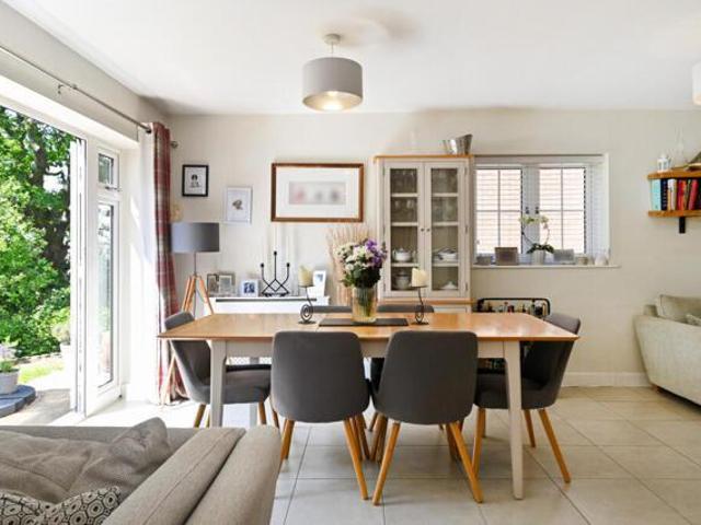 4 Bedroom House Hampshire Hampshire 101677580