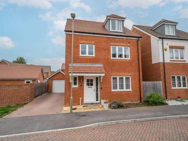 4 Bedroom House Hampshire Hampshire LS98969286