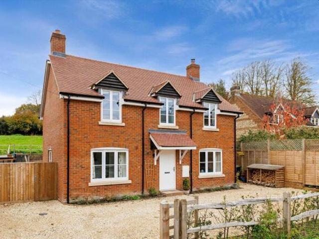 4 Bedroom House Hampshire Hampshire LS99475920