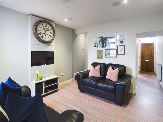 4 Bedroom House Hanley Staffordshire LS99708237