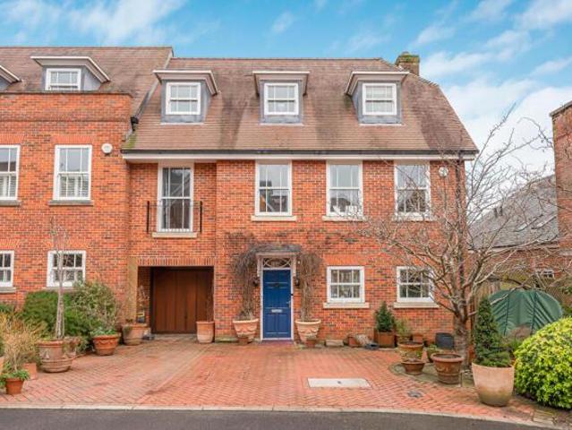 4 Bedroom House Harpenden Hertfordshire LS101675362