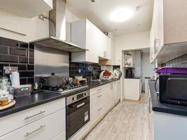 4 Bedroom House Harrow Greater London 98968934