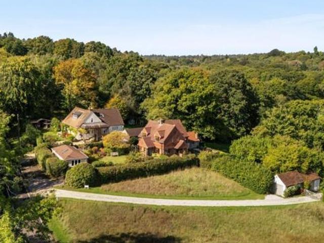 4 Bedroom House Haslemere Surrey 100649376