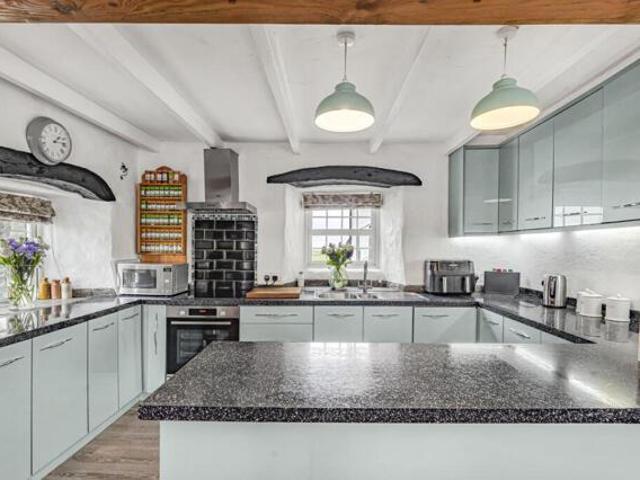 4 Bedroom House Helston Cornwall 101931781