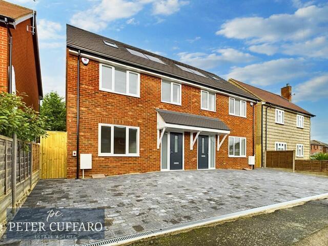 4 Bedroom House Hertfordshire Hertfordshire LS100579124