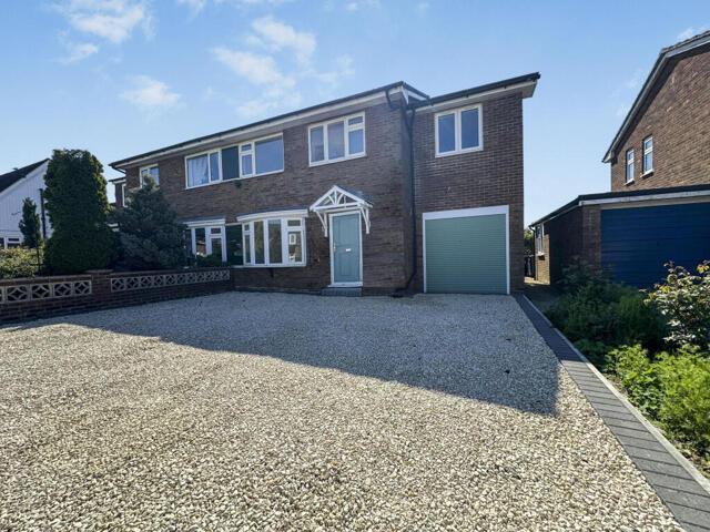 4 Bedroom House Hertfordshire Hertfordshire 98903295