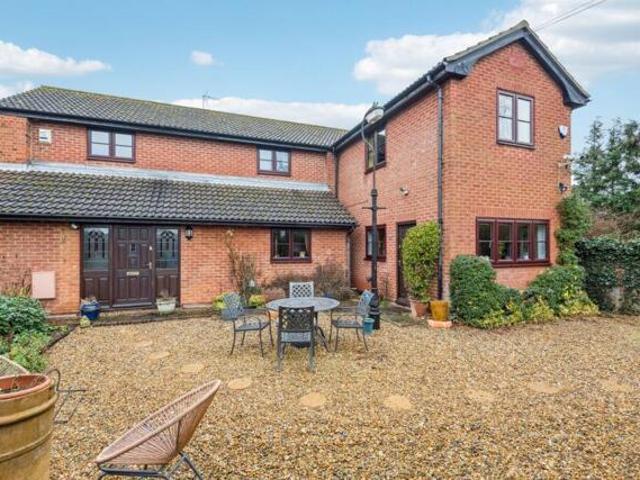 4 Bedroom House Hitchin Hertfordshire 99571894