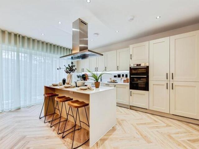 4 Bedroom House Highworth Wiltshire 100366437