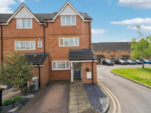 4 Bedroom House Hillingdon Hertfordshire 99130166