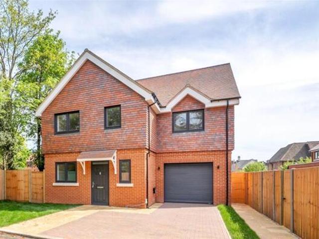4 Bedroom House Hindhead Surrey LS100426224