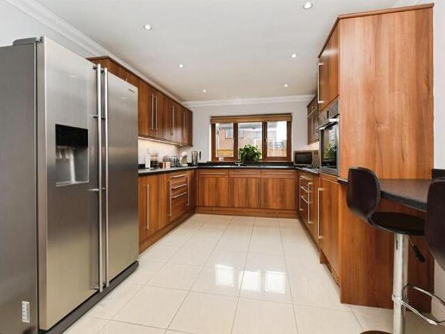 4 Bedroom House Hullbridge Hullbridge LS101025936