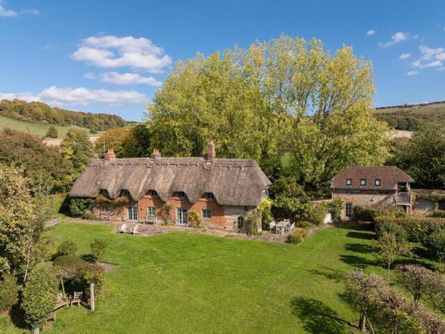 4 Bedroom House Hungerford West Berkshire LS101025620